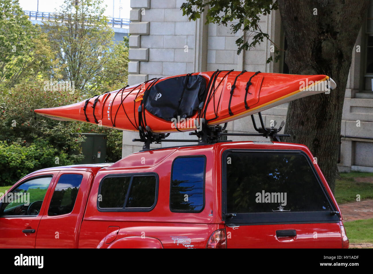 Car top kayak carrier hi-res stock photography and images - Alamy