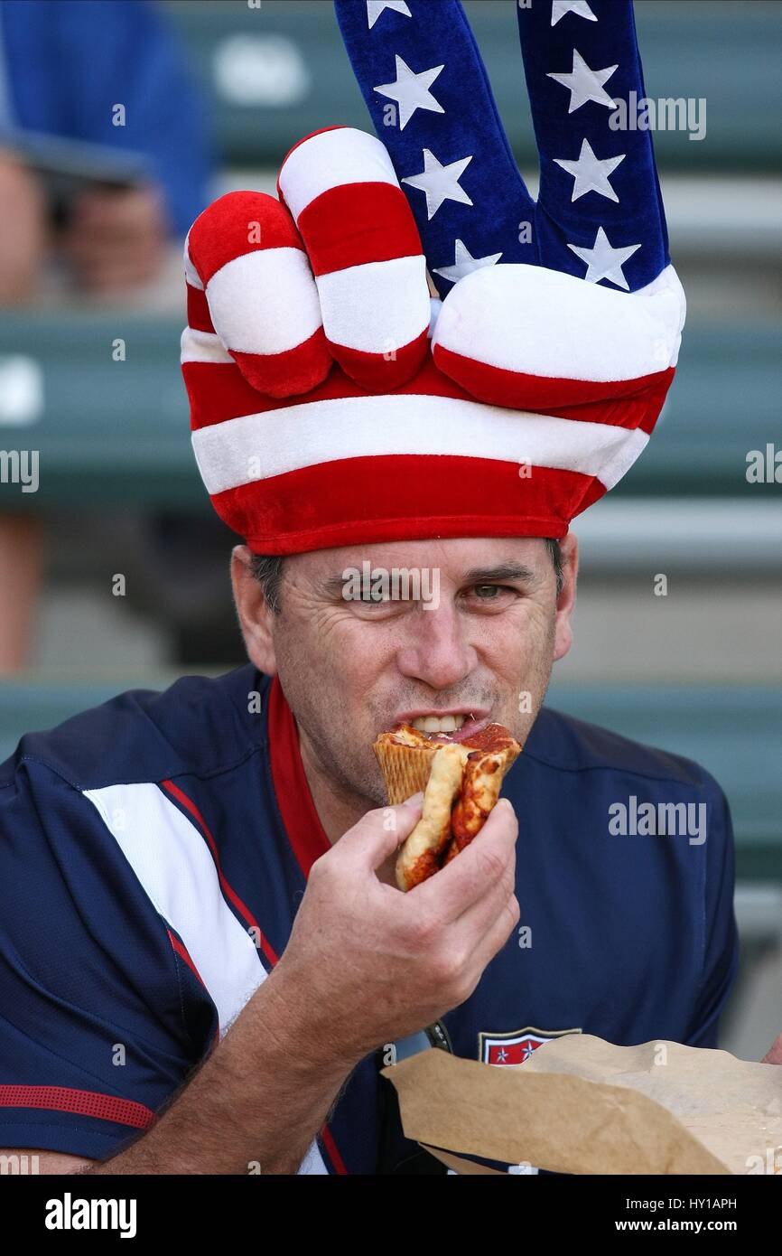 Soccer fan hi-res stock photography and images - Alamy