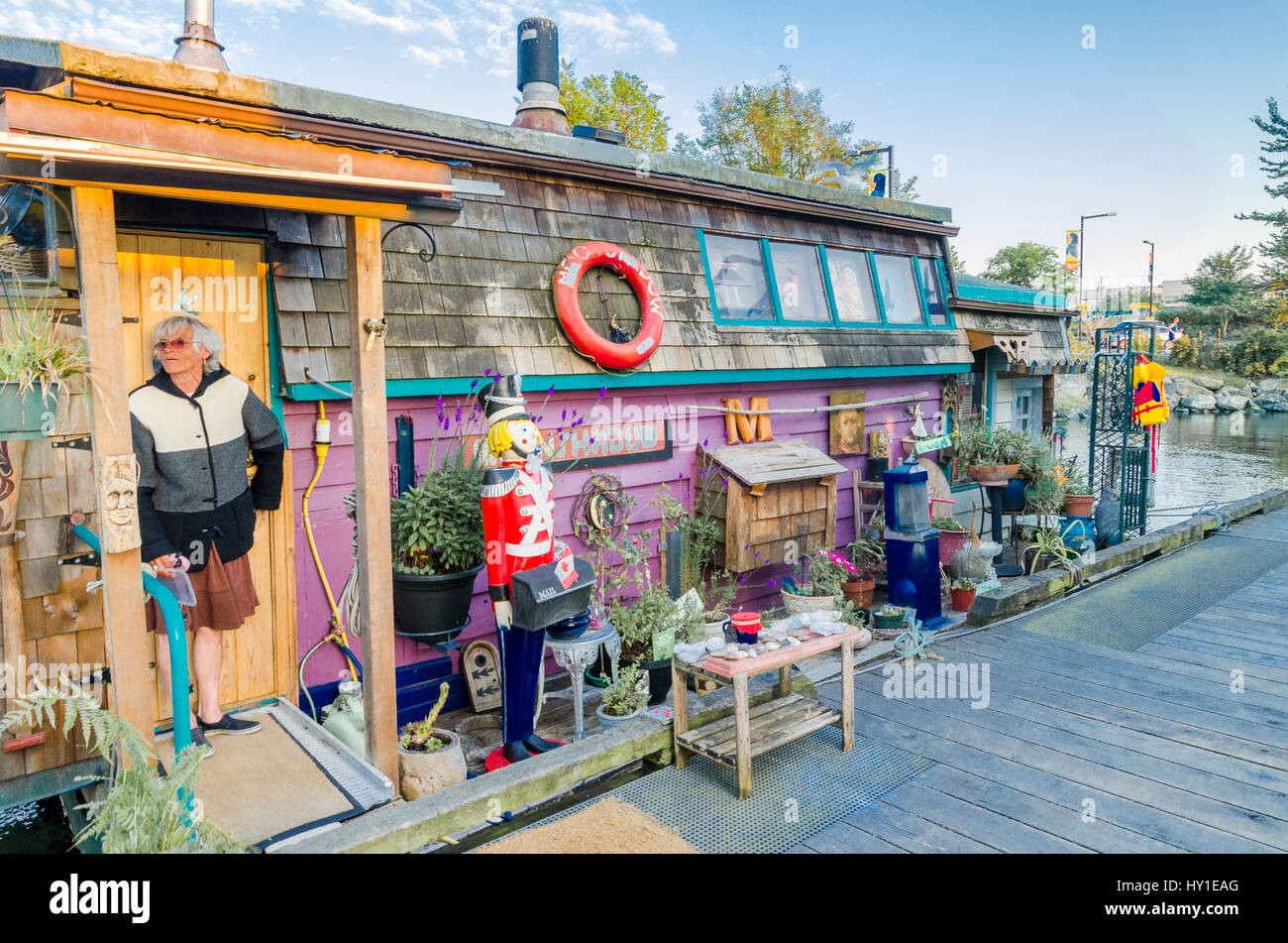 Victoria floating house boat hi-res stock photography and images - Alamy