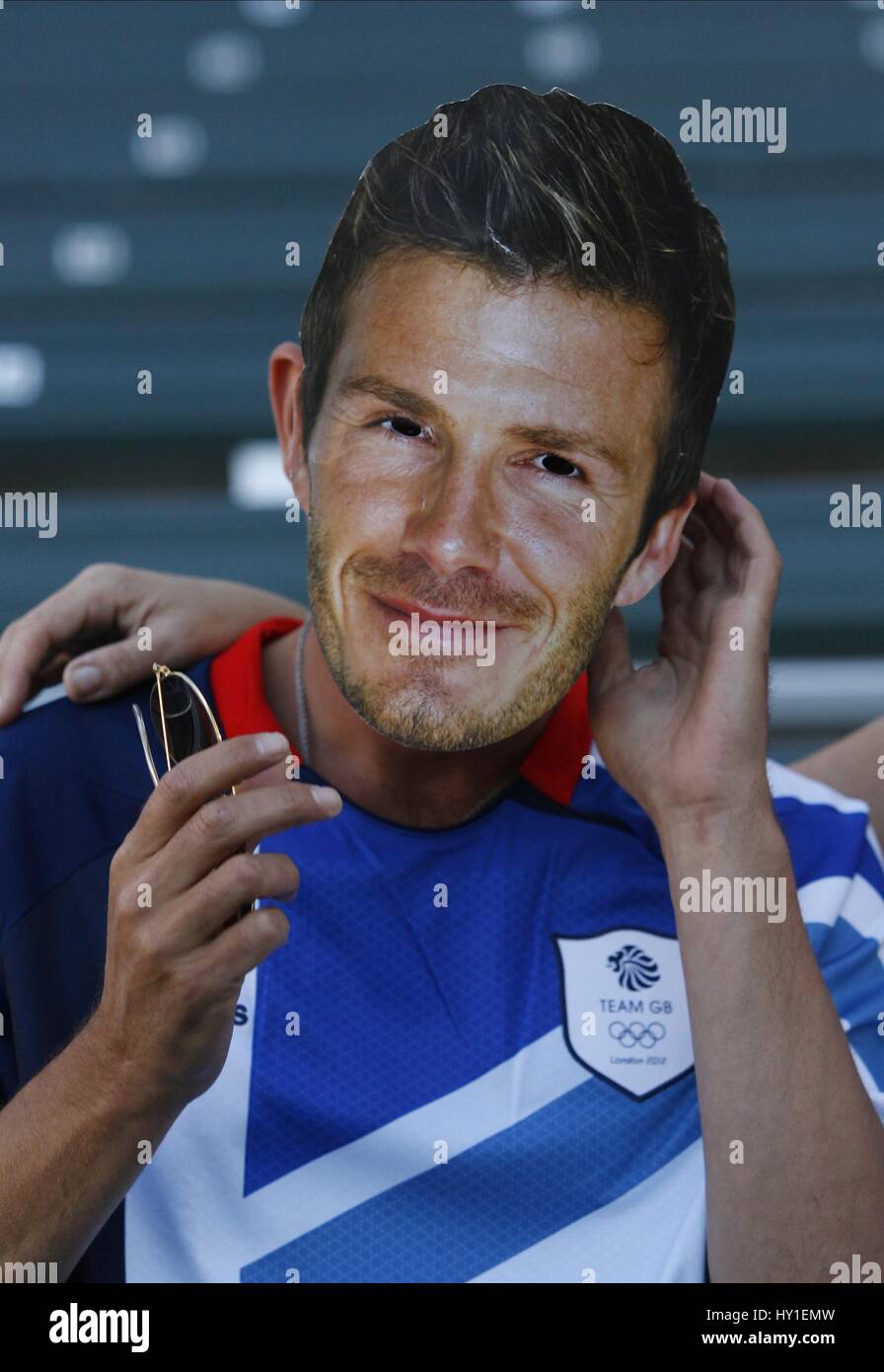 DAVID BECKHAM FAN WITH FACE MA FOOTBALL FAN CARSON LOS ANGELES ...