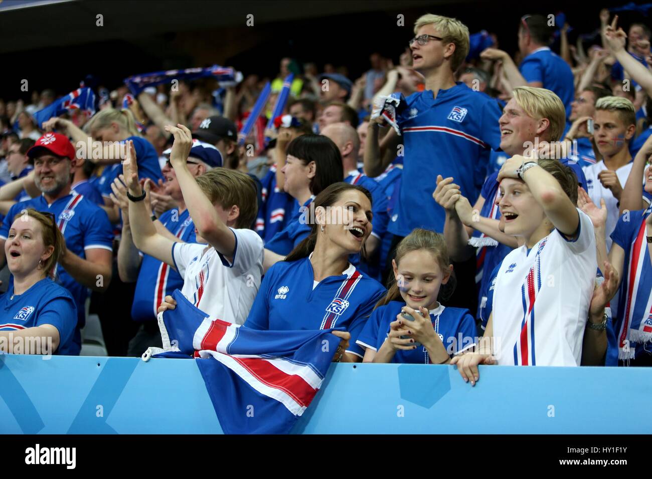 Iceland fans celebrate 2016 hi-res stock photography and images - Alamy