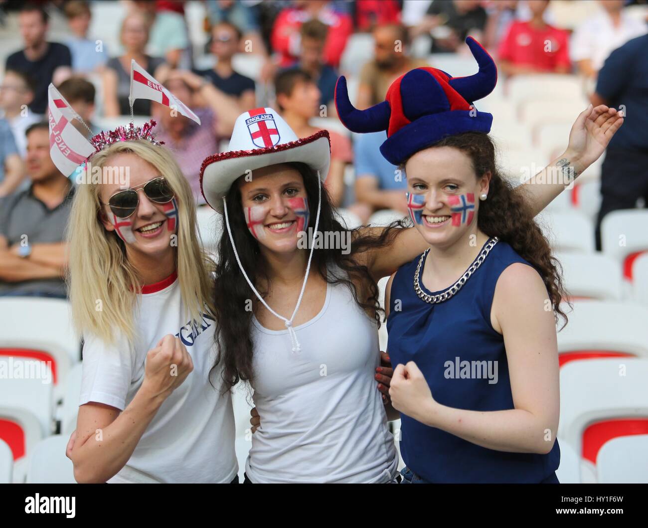 English fans hi-res stock photography and images - Alamy