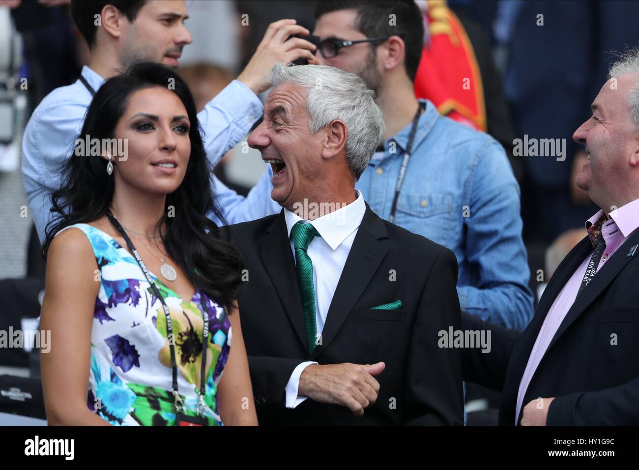 IAN RUSH & WIFE BELGIUM V REPUBLIC OF IRELAND NOUVEAU STADE BORDEAUX ...
