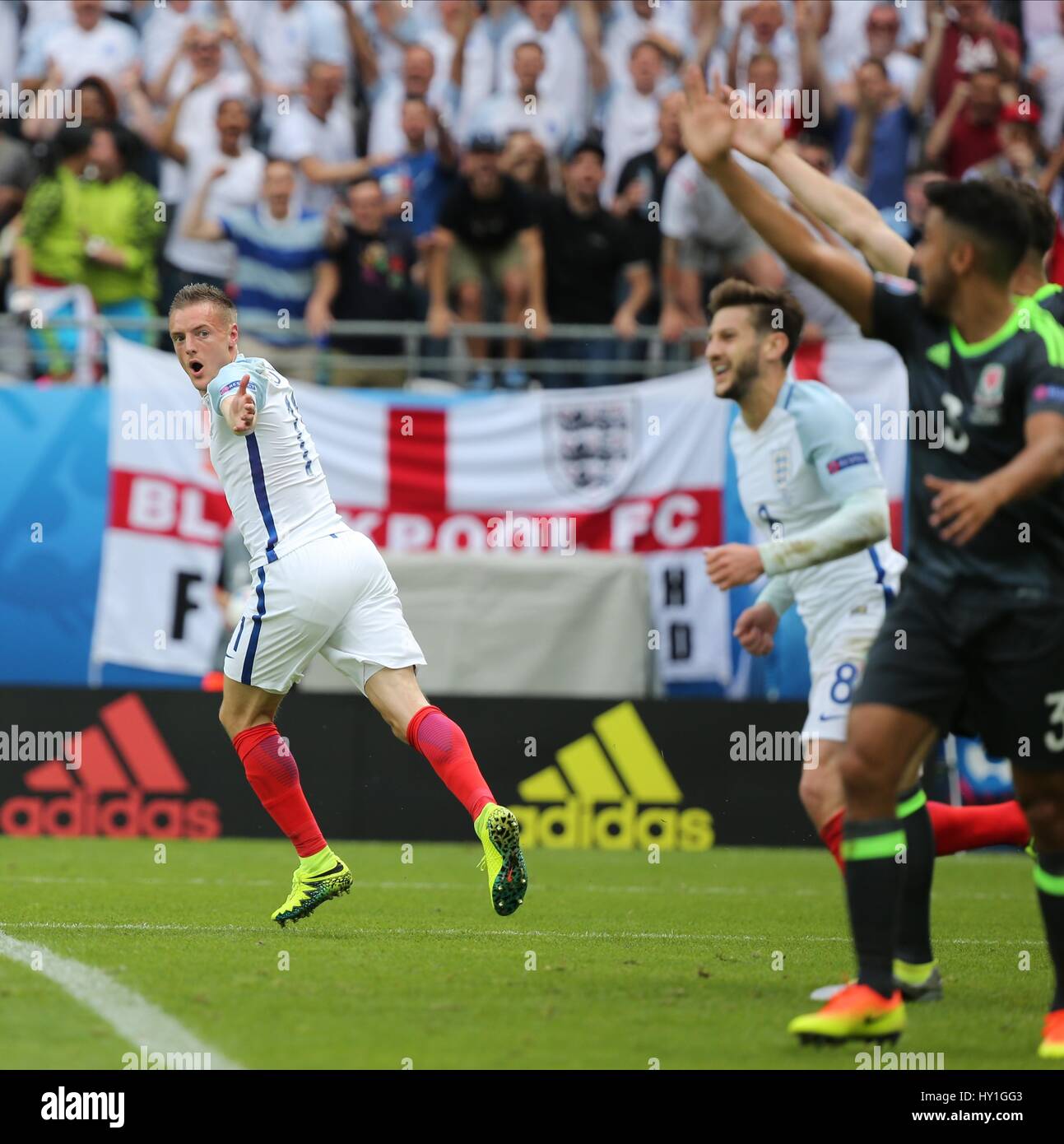 Jamie vardy 2016 goal hi-res stock photography and images - Alamy