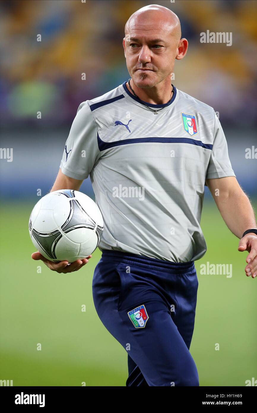 UKNOWN COACH SPAIN V ITALY EURO 2012 SPAIN V ITALY EURO 2012 OLYMPIC ...