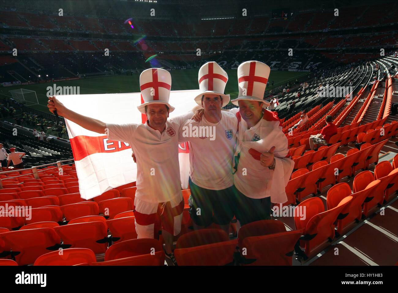 ENGLISH FANS WITH HATS FLAG ENGLAND MANCHESTER ENGLAND & MANCHESTER ...