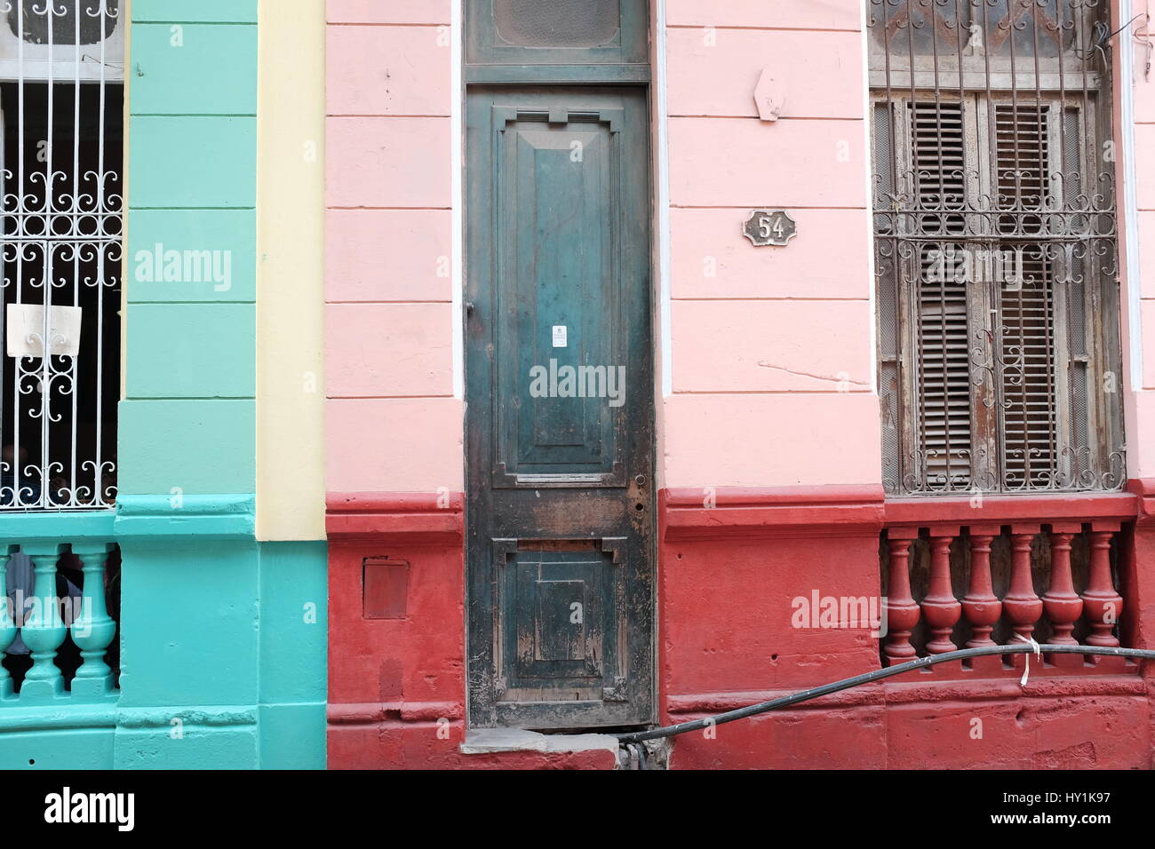 Pink yellow building havana cuba hi-res stock photography and images ...