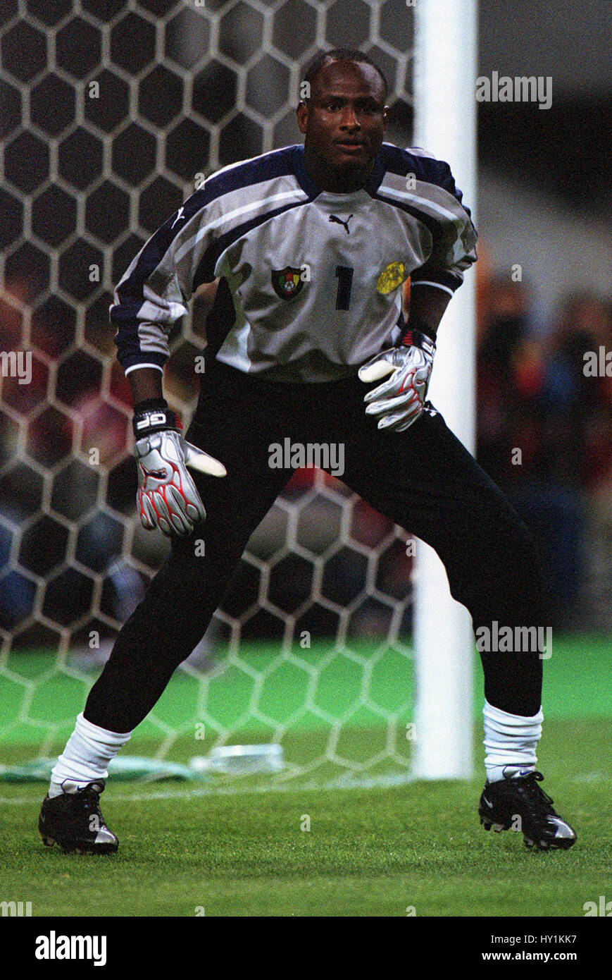 BOUKAR ALIOUM CAMEROON NIIGATA STADIUM NIIGATA JAPAN 02 June 2001 Stock ...