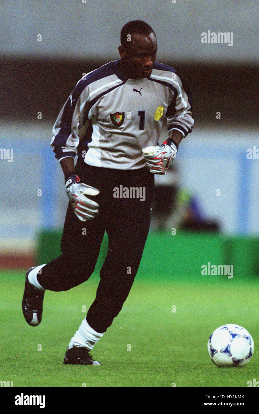 BOUKAR ALIOUM CAMEROON NIIGATA STADIUM NIIGATA JAPAN 02 June 2001 Stock ...