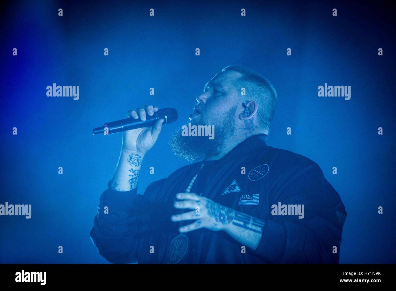 Ragnbone man on stage singer hi-res stock photography and images - Alamy