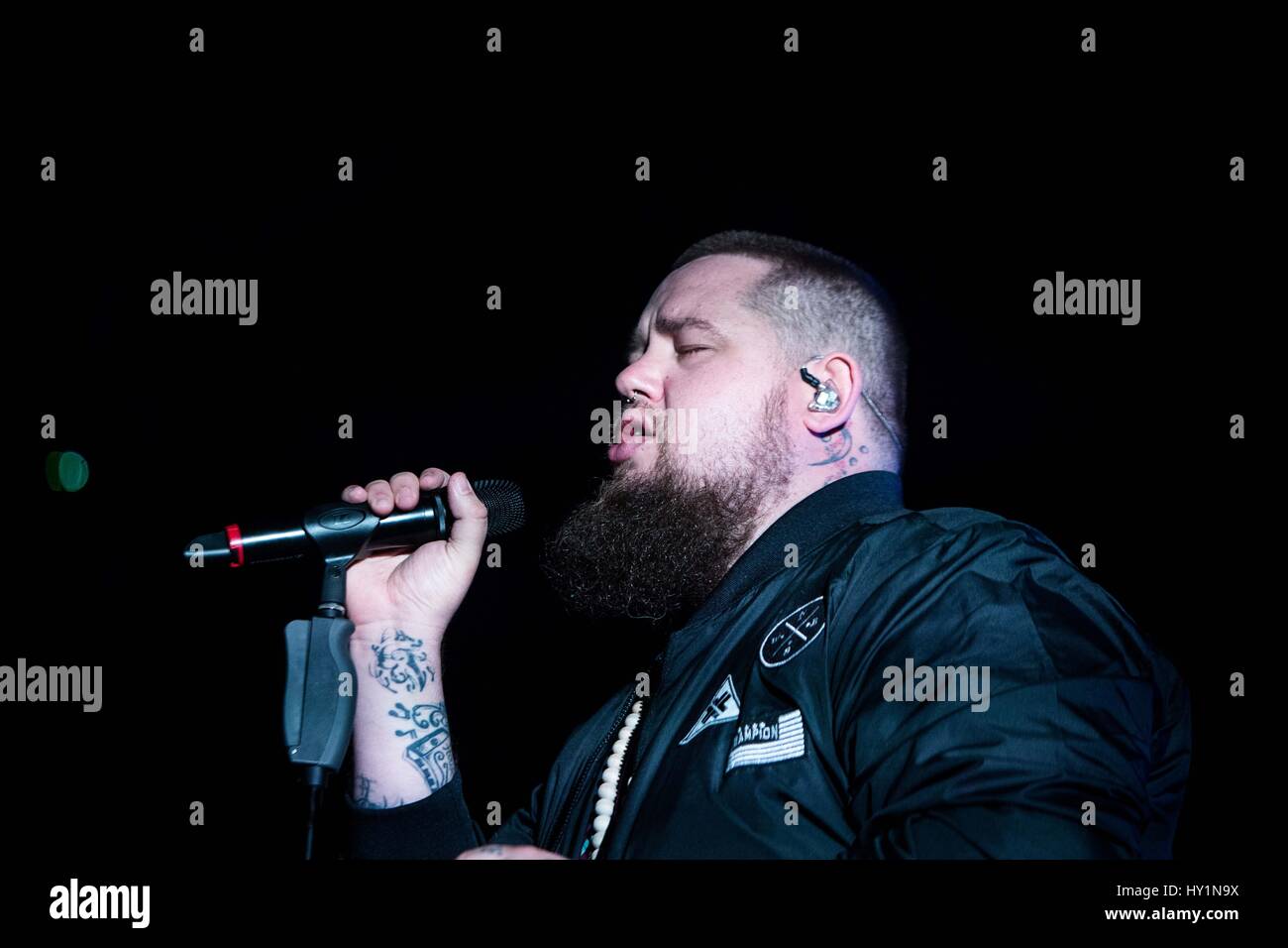 Ragnbone man on stage singer hi-res stock photography and images - Alamy