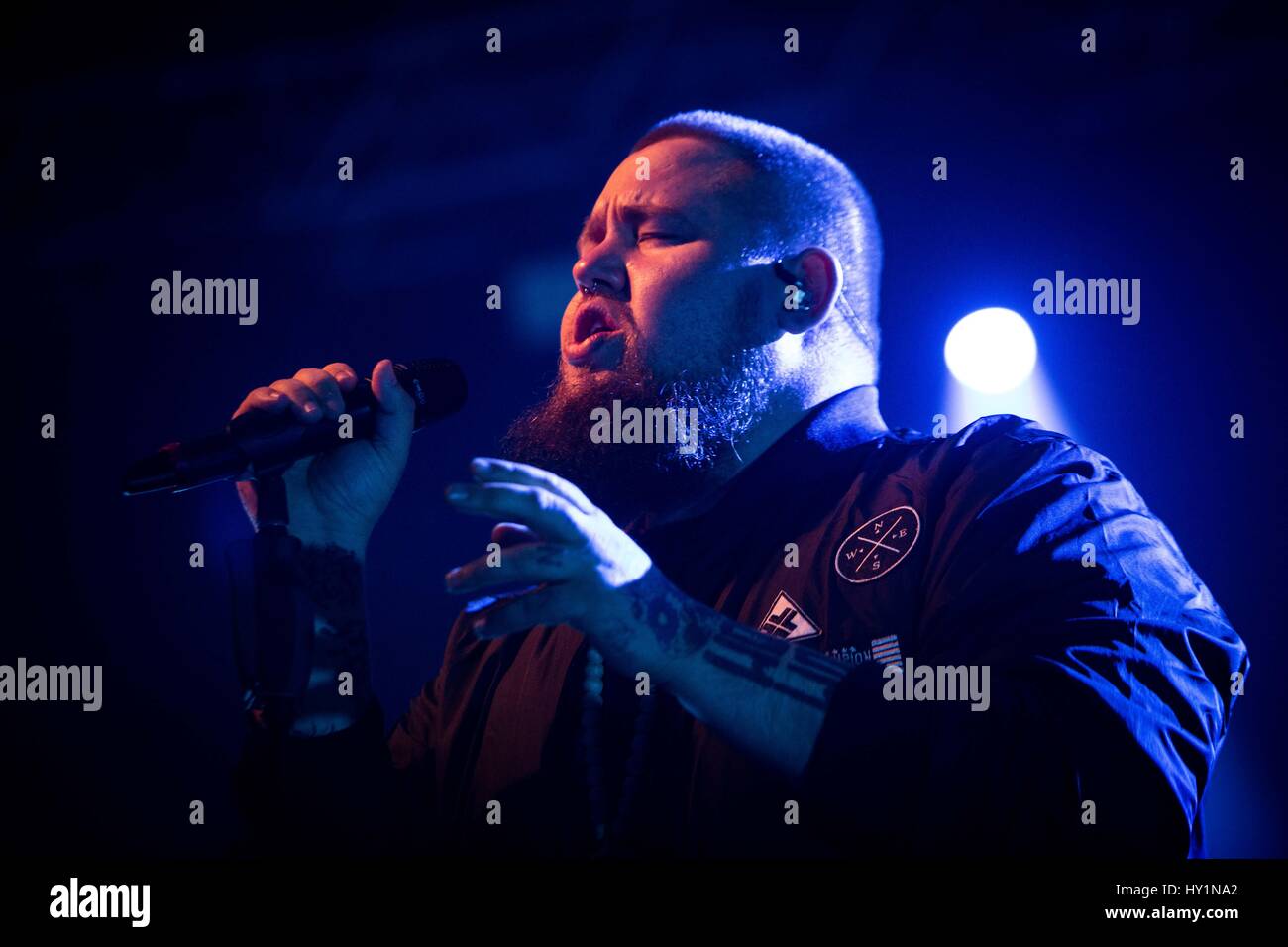 Ragnbone man on stage singer hi-res stock photography and images - Alamy