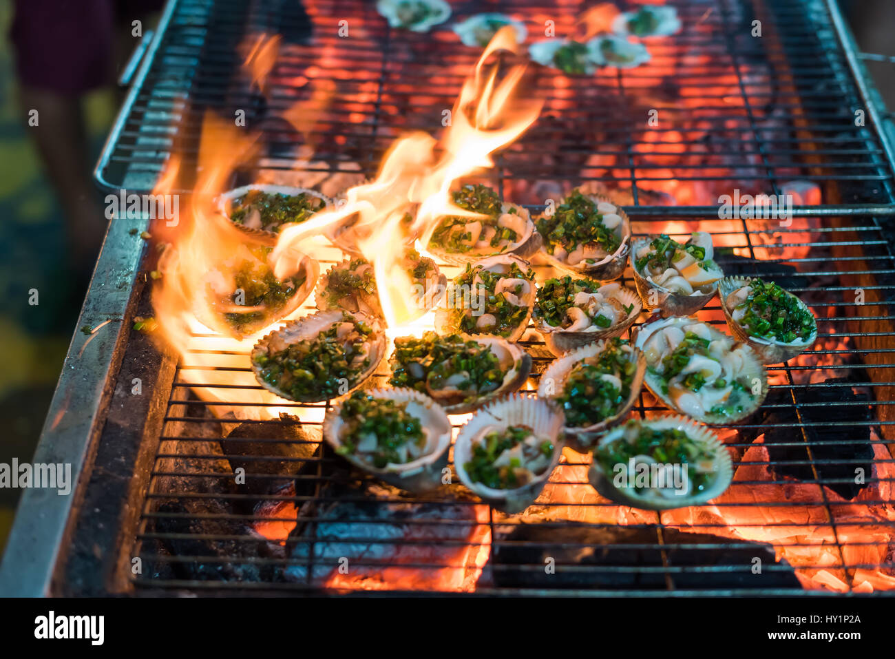 Clams hot on grill hi-res stock photography and images - Alamy