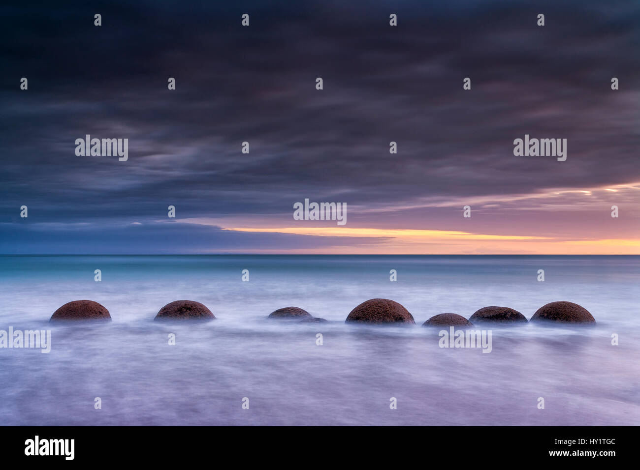 Moeraki Boulder / Kaihinaki on Koekohe Beach at sunrise. 60 Million ...