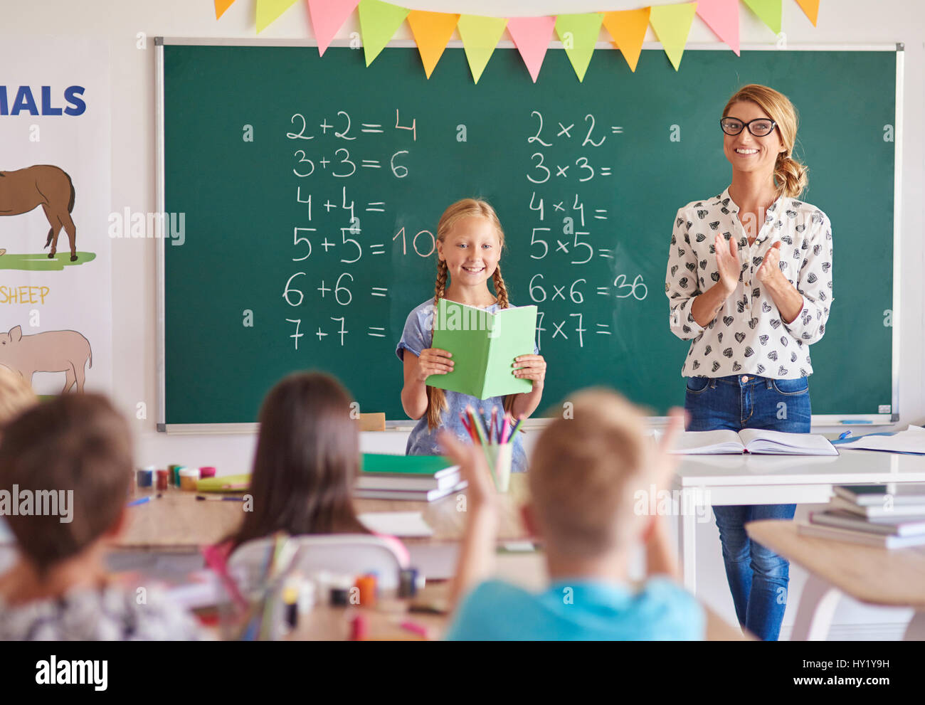 Clapping classroom hi-res stock photography and images - Alamy