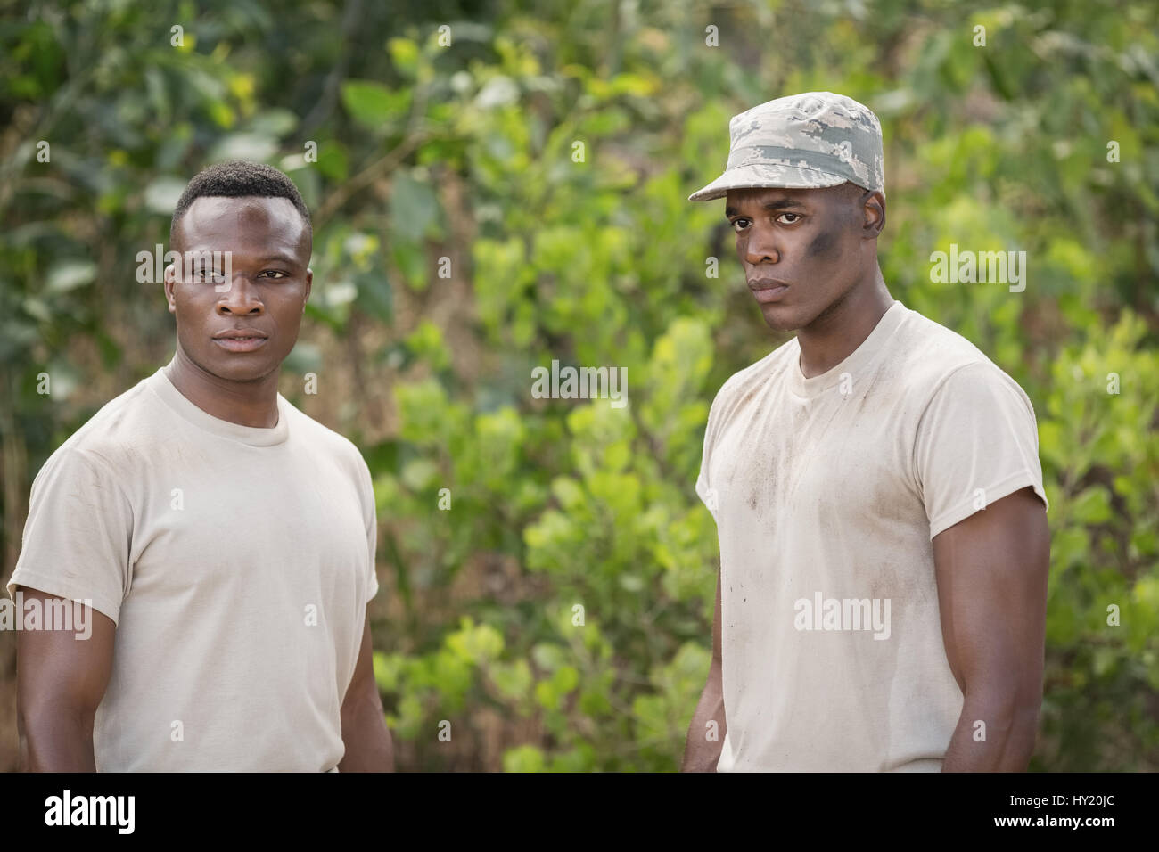 Soldiers standing together hi-res stock photography and images - Alamy