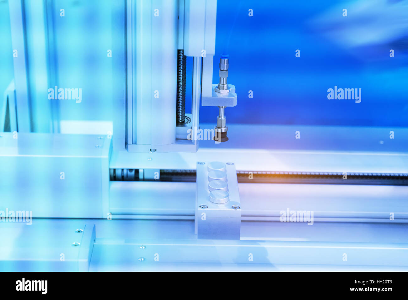 atuomatic screw feeder in cell phone assembly equipment factory Stock ...