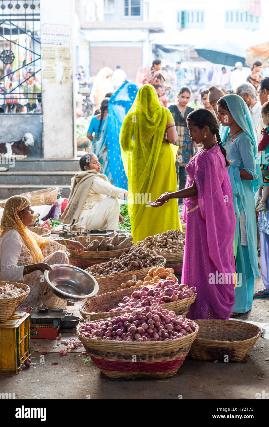 Bartering hi-res stock photography and images - Alamy