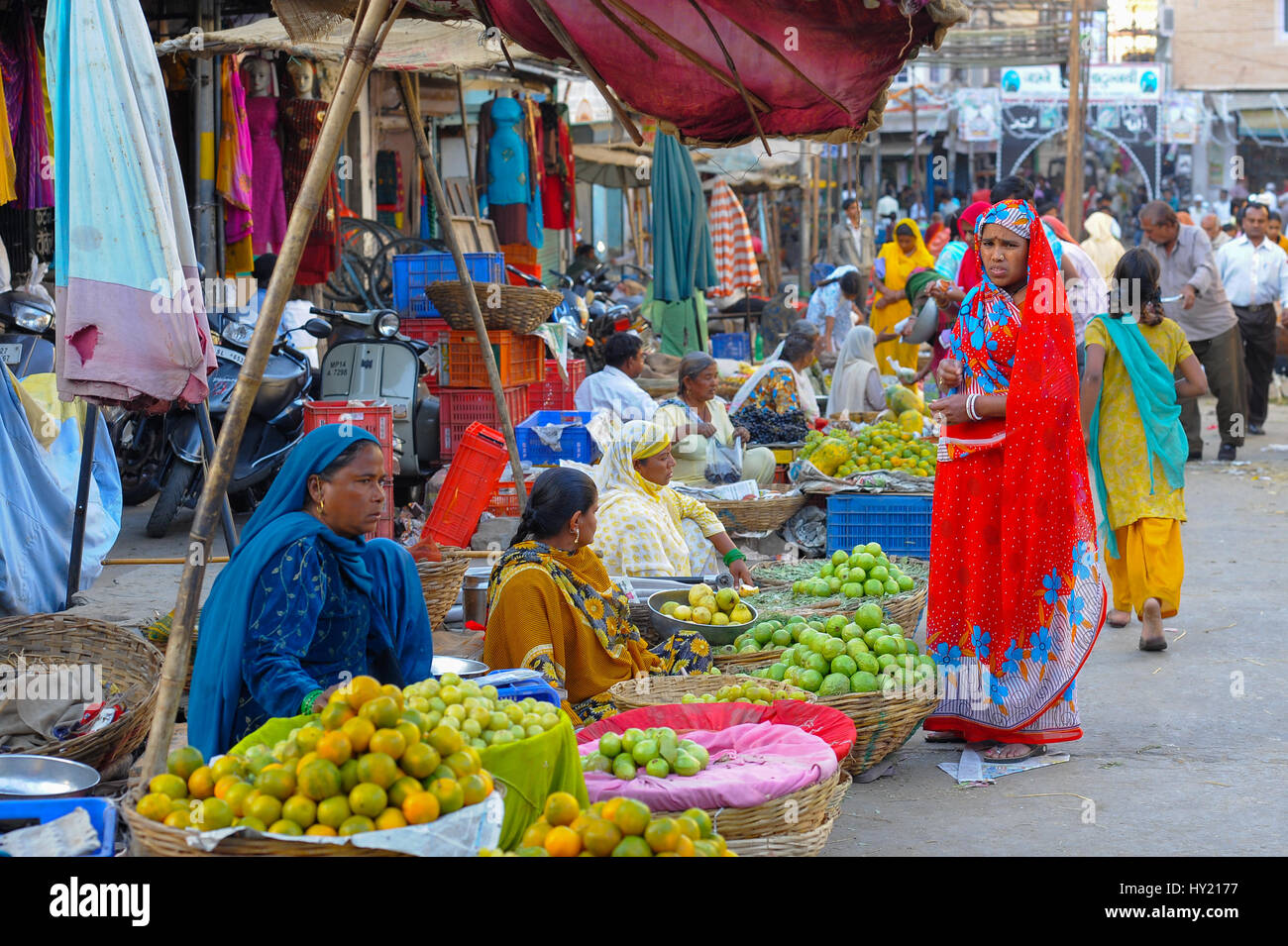 Vendors selling fruit and vegetables, Udaipur Street Market Stock Photo - Alamy