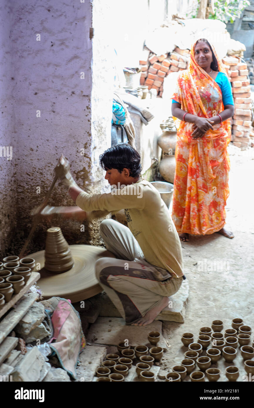 India making clay pots hi-res stock photography and images - Alamy