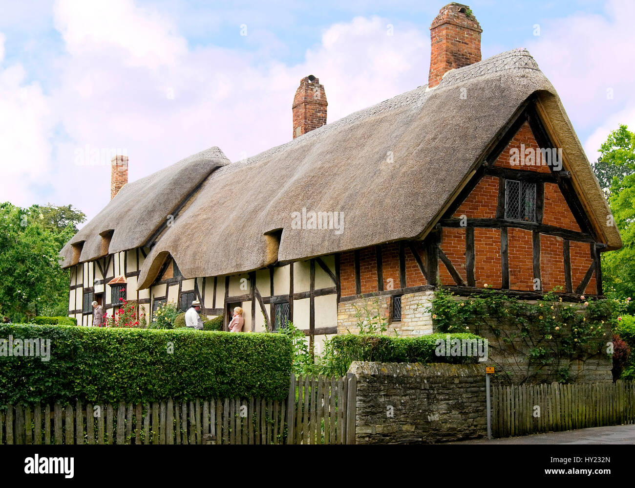 The Anne Hathaway Cottage in Stratford upon Avon. It was in the ...