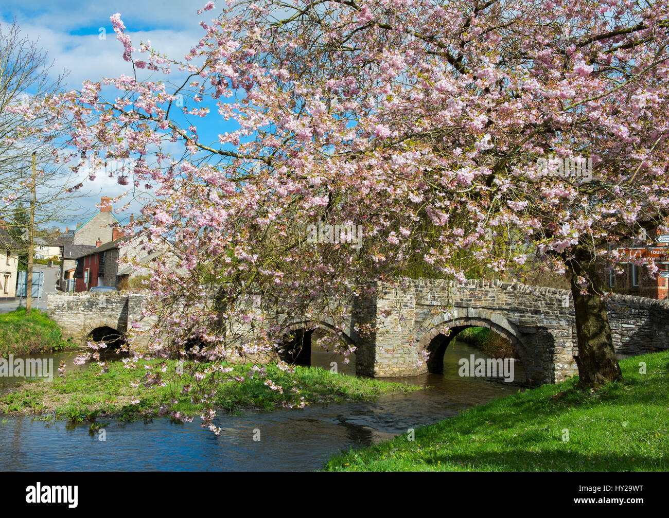 Clun medieval bridge hi-res stock photography and images - Alamy