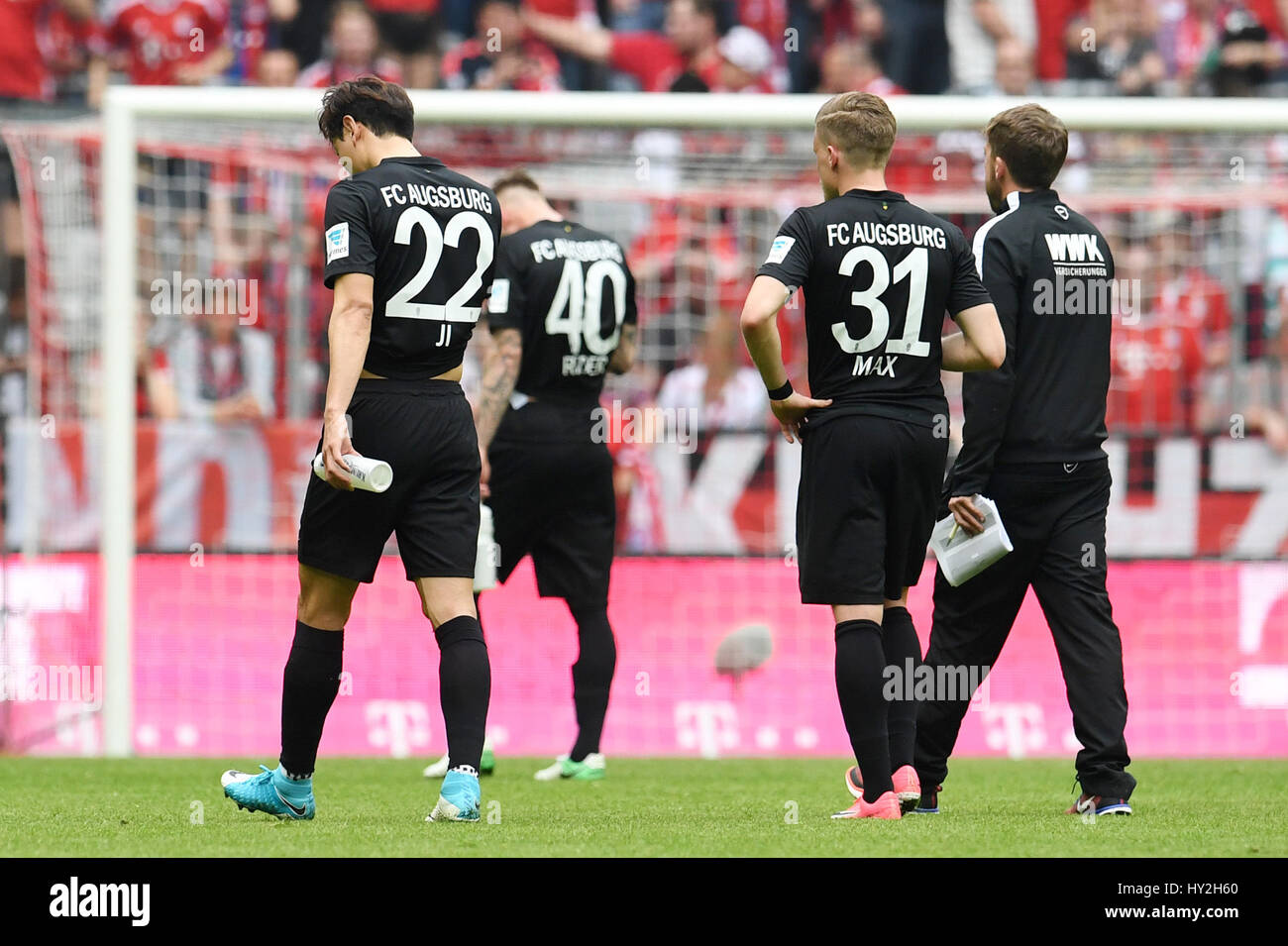 Munich, Germany. 01st Apr, 2017. Augsburg players Dong-Won Ji (l-r ...
