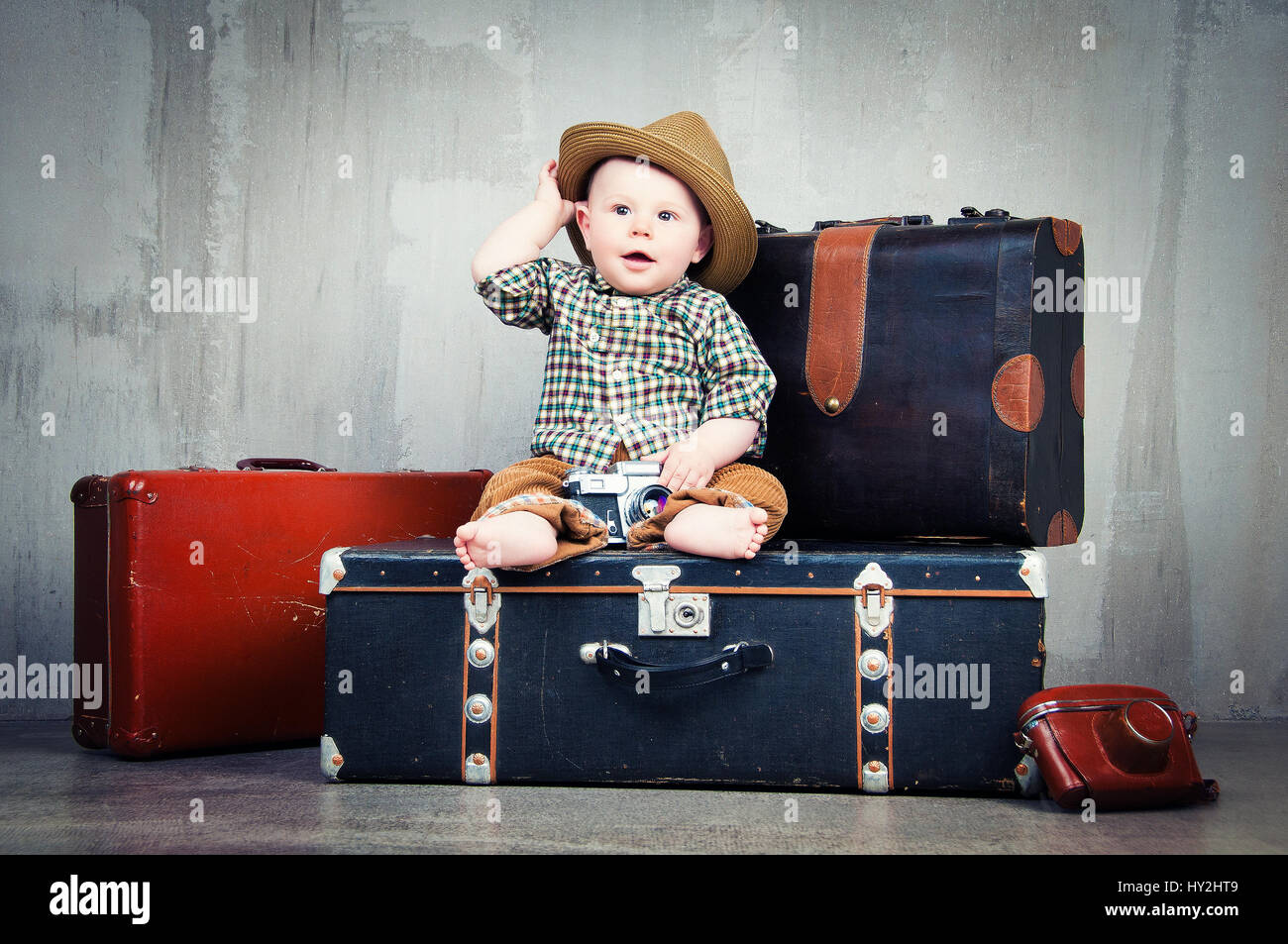 Boy with suitcase teddy hi-res stock photography and images - Alamy