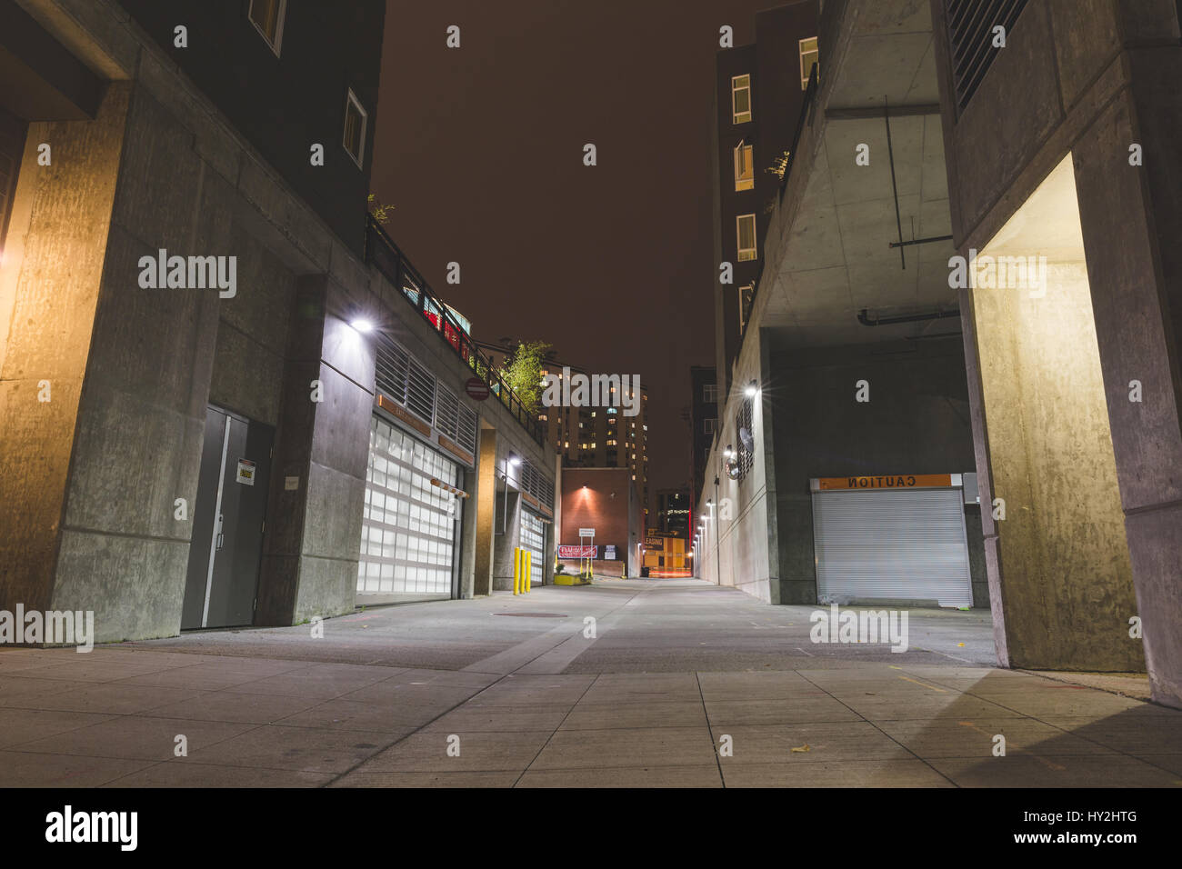 Alley between buildings hi-res stock photography and images - Alamy