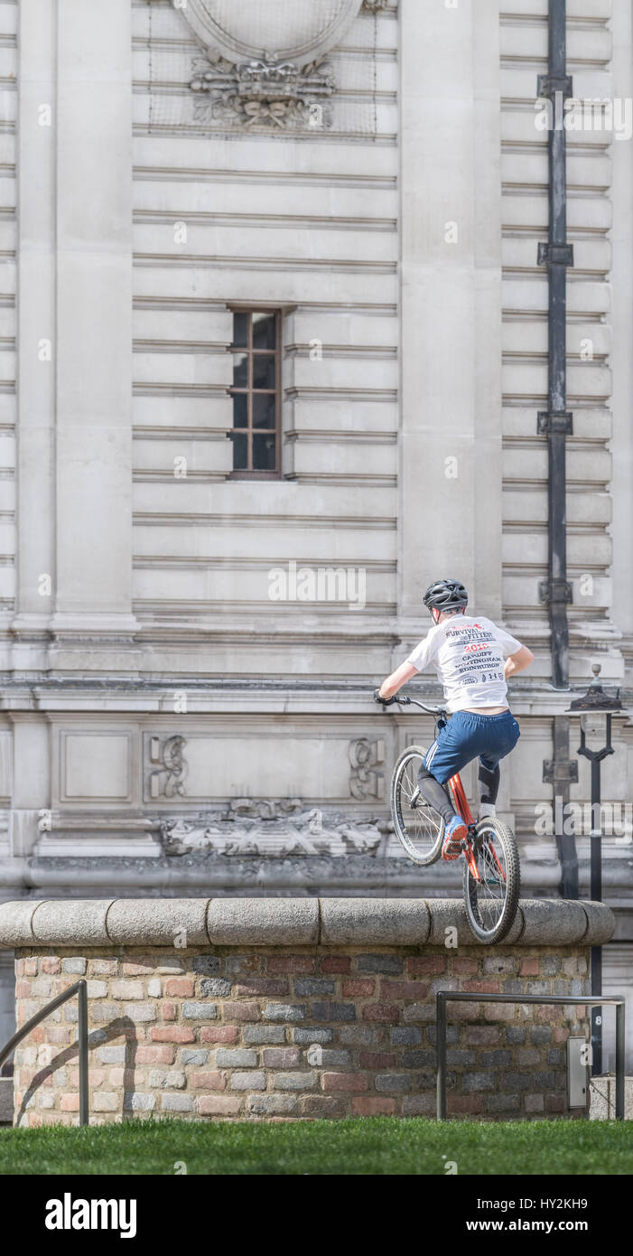 Stunt cycle hi-res stock photography and images - Alamy