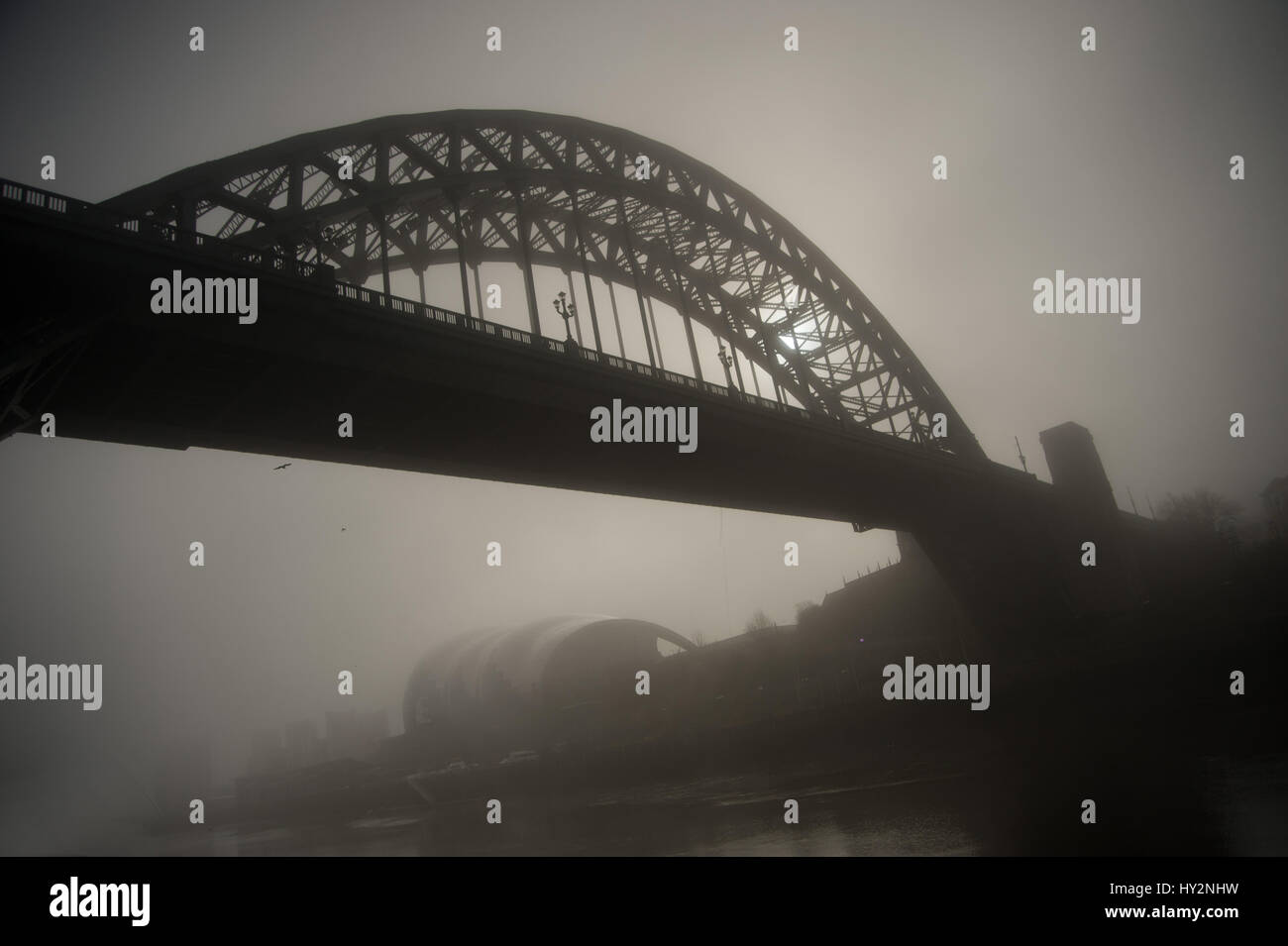 Fog on the Tyne, Misty morning on NewcastleGateshead quayside / Tyne ...