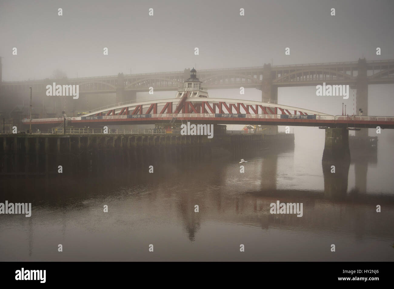 Fog on the Tyne, Misty morning on NewcastleGateshead quayside / Swing ...