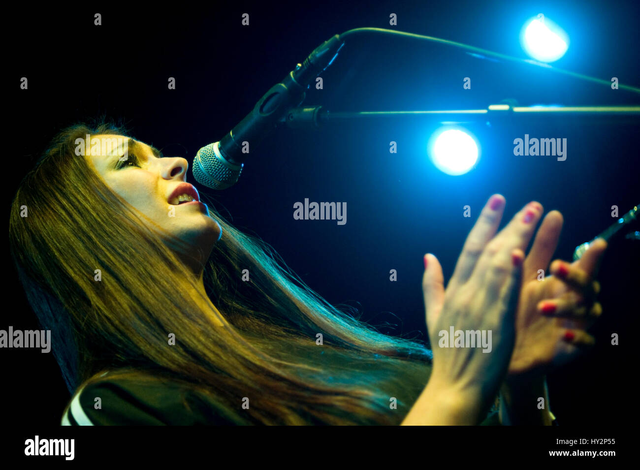 Celia Flores, daughter of Marisol, presents her new album De Marisol a ...