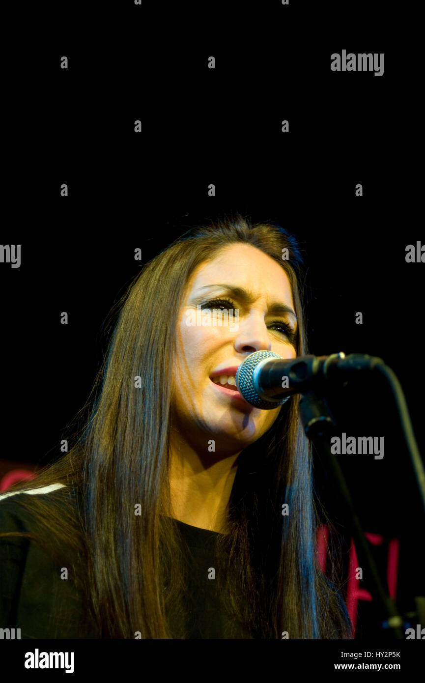 Celia Flores, daughter of Marisol, presents her new album De Marisol a ...