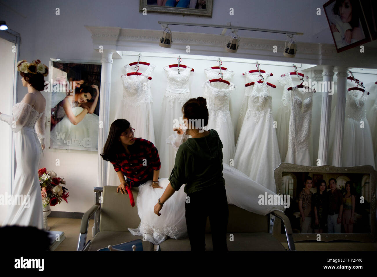 Wedding shop in Vietnam Stock Photo - Alamy