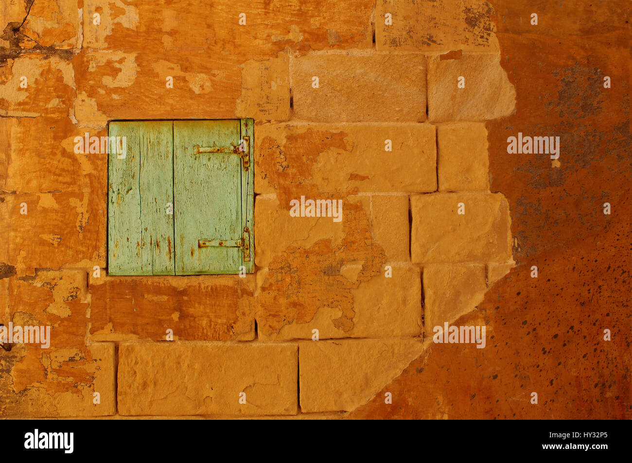 Rundown wall hi-res stock photography and images - Alamy