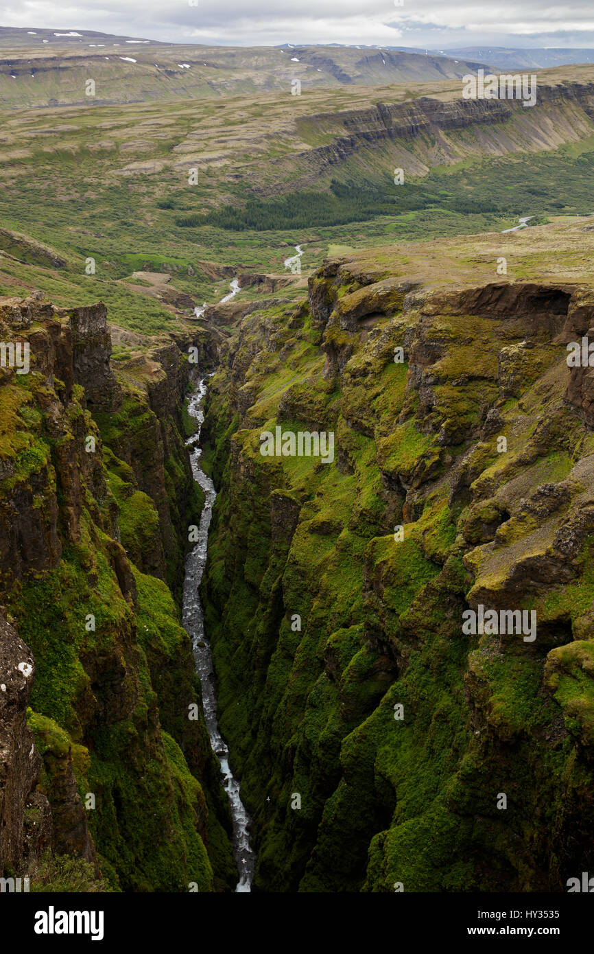 Curved waterfall hi-res stock photography and images - Alamy