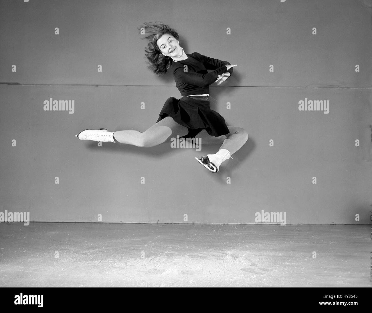 Barbara Ann Scott, "Study of a skating leap". * (CP PHOTO) 1999 ...