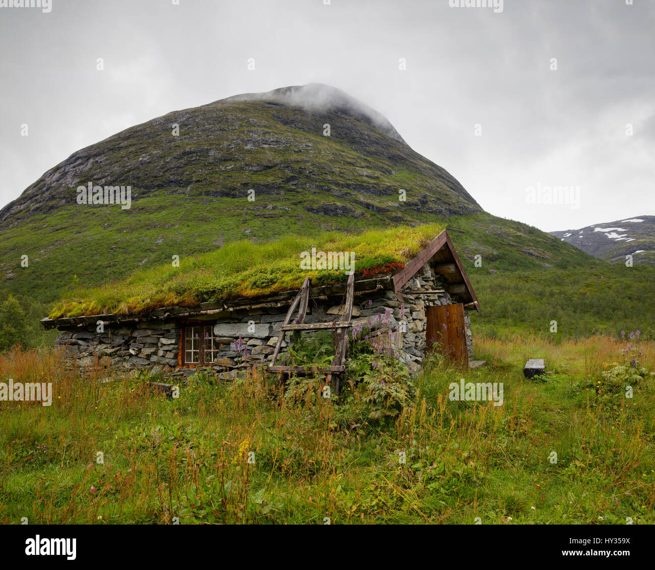 Natural stone hut hi-res stock photography and images - Alamy