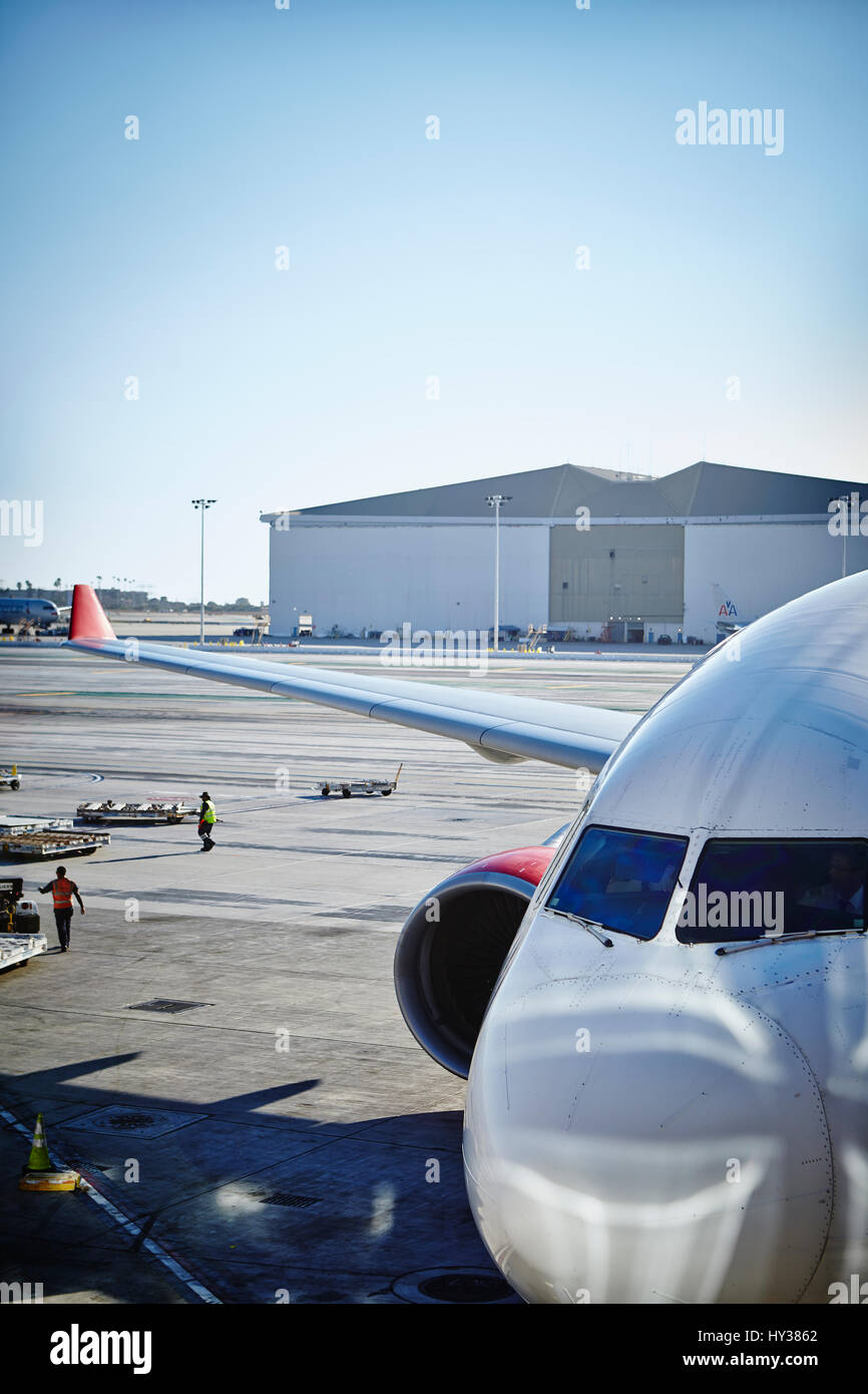 Delivery machine airplane hi-res stock photography and images - Alamy