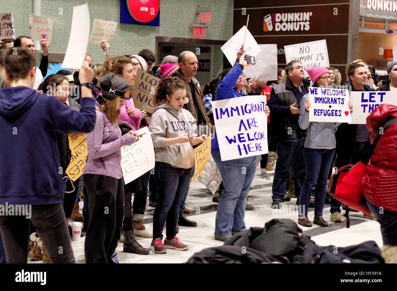 Immigration usa airport hi-res stock photography and images - Alamy