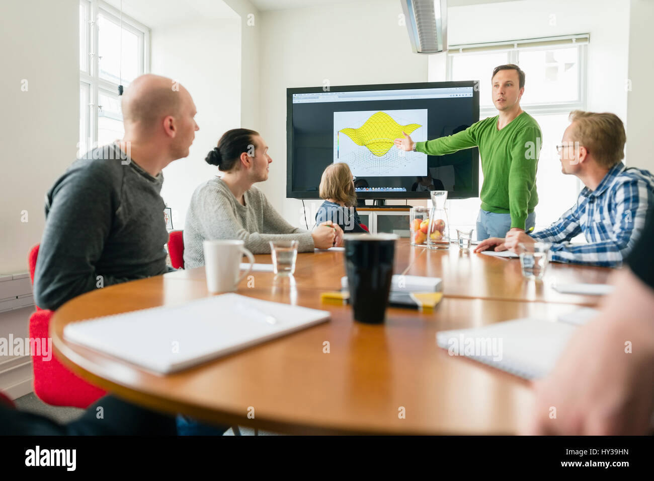 Work meeting hi-res stock photography and images - Alamy