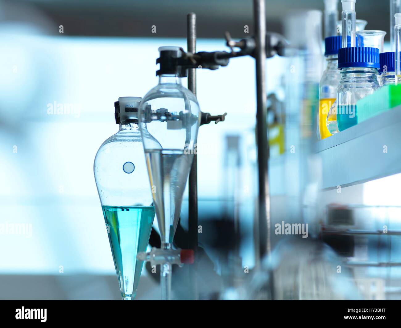 Chemistry experiment hi-res stock photography and images - Alamy