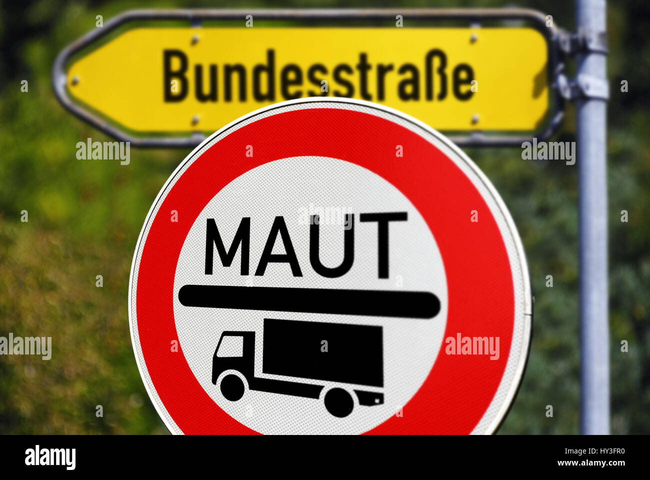 Lkw verkehrsschild hi-res stock photography and images - Alamy