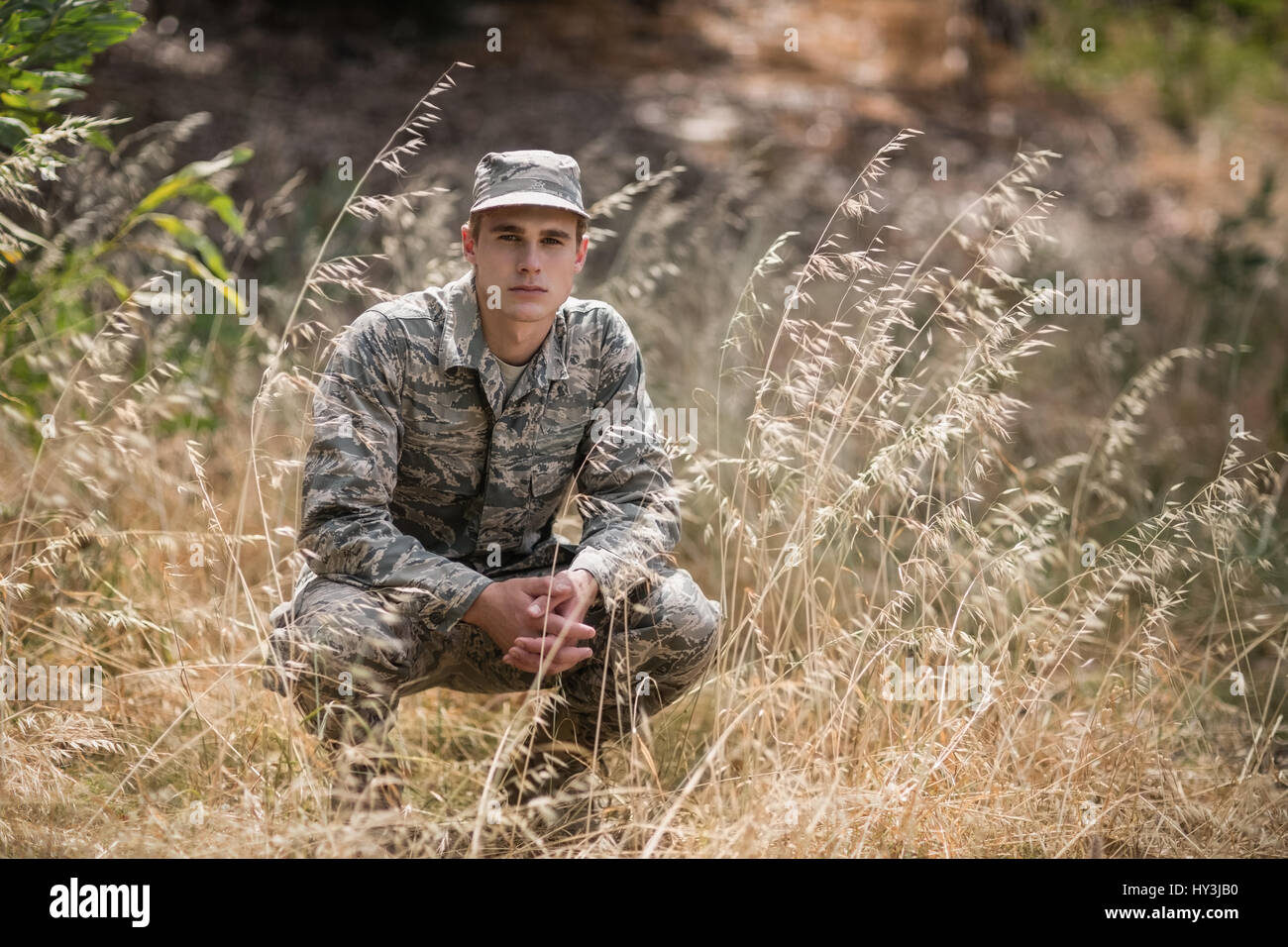 Crouching soldier hi-res stock photography and images - Alamy