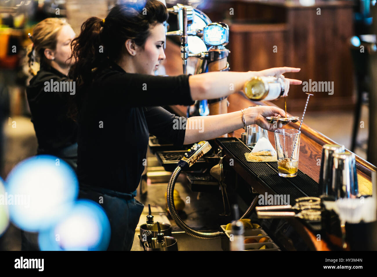 Bartenders hi-res stock photography and images - Alamy