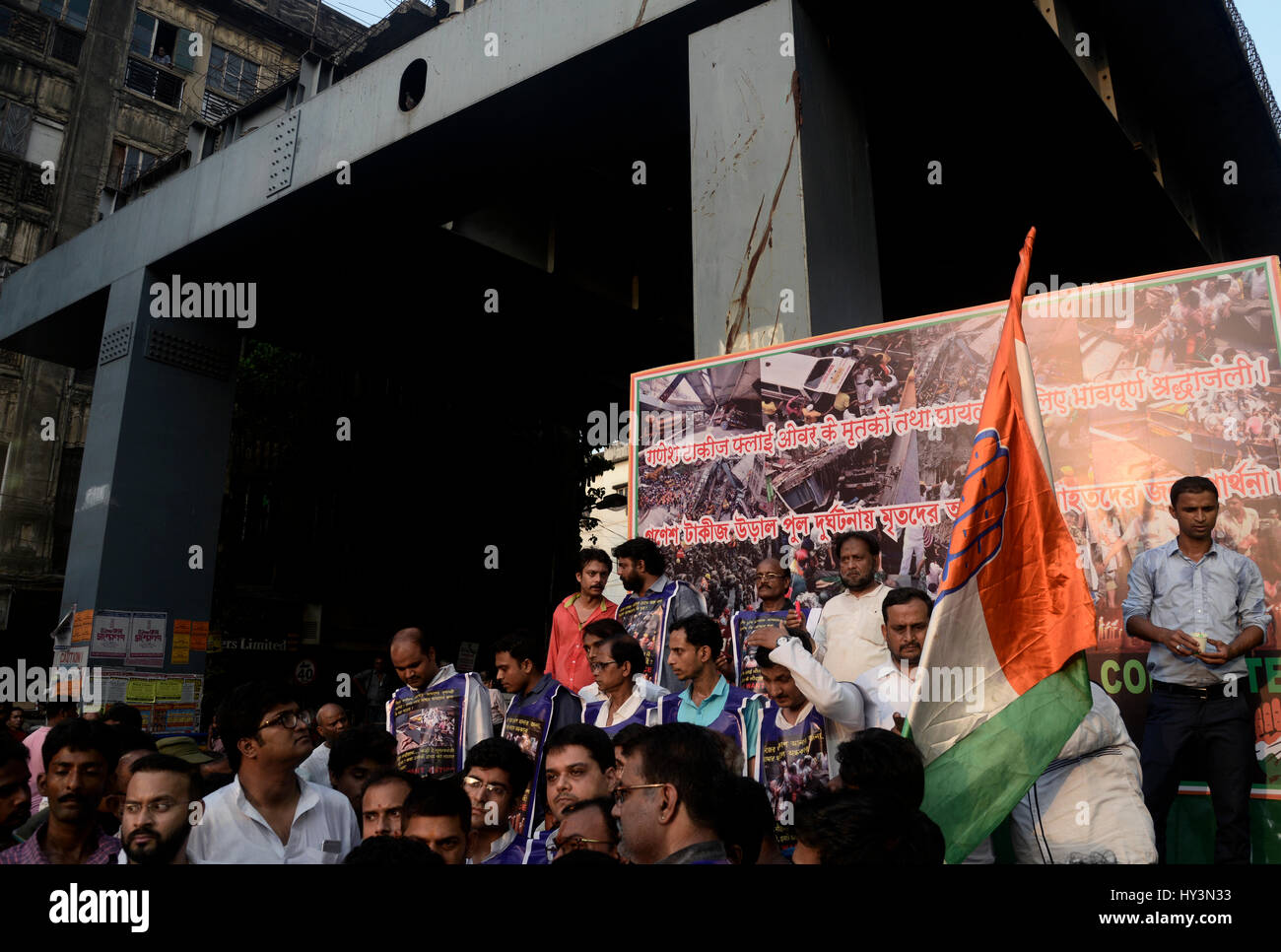 Kolkata, India. 31st Mar, 2017. Congress activist observe the ...