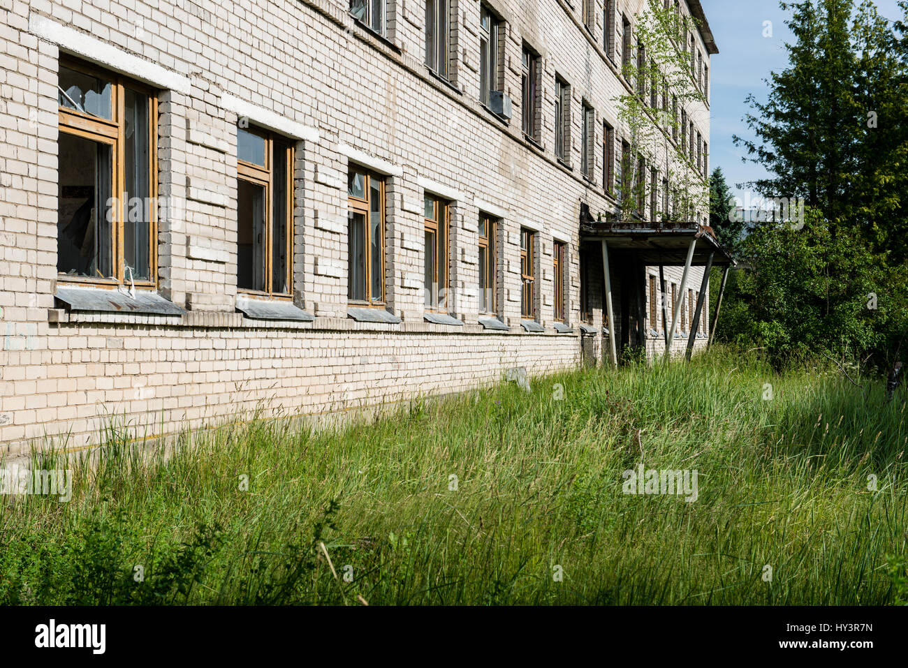 broken windows with smashed glass and dust Stock Photo - Alamy