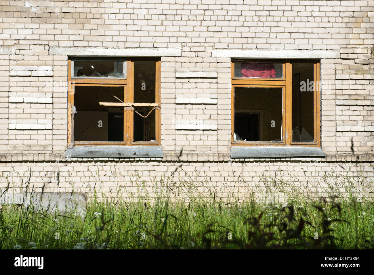 broken windows with smashed glass and dust Stock Photo - Alamy