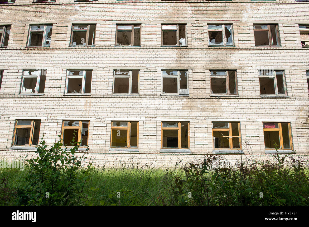 broken windows with smashed glass and dust Stock Photo - Alamy